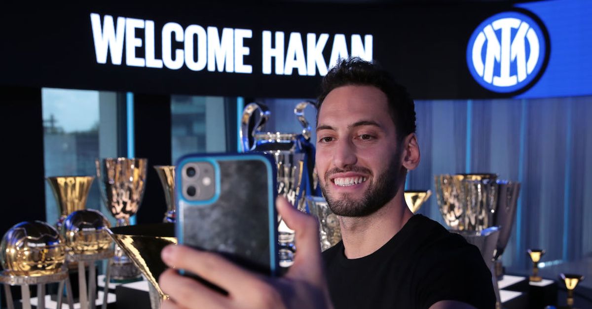 IL DERBY DI INSTAGRAM – Calhanoglu, rapido passaggio Milan-Inter pure ...