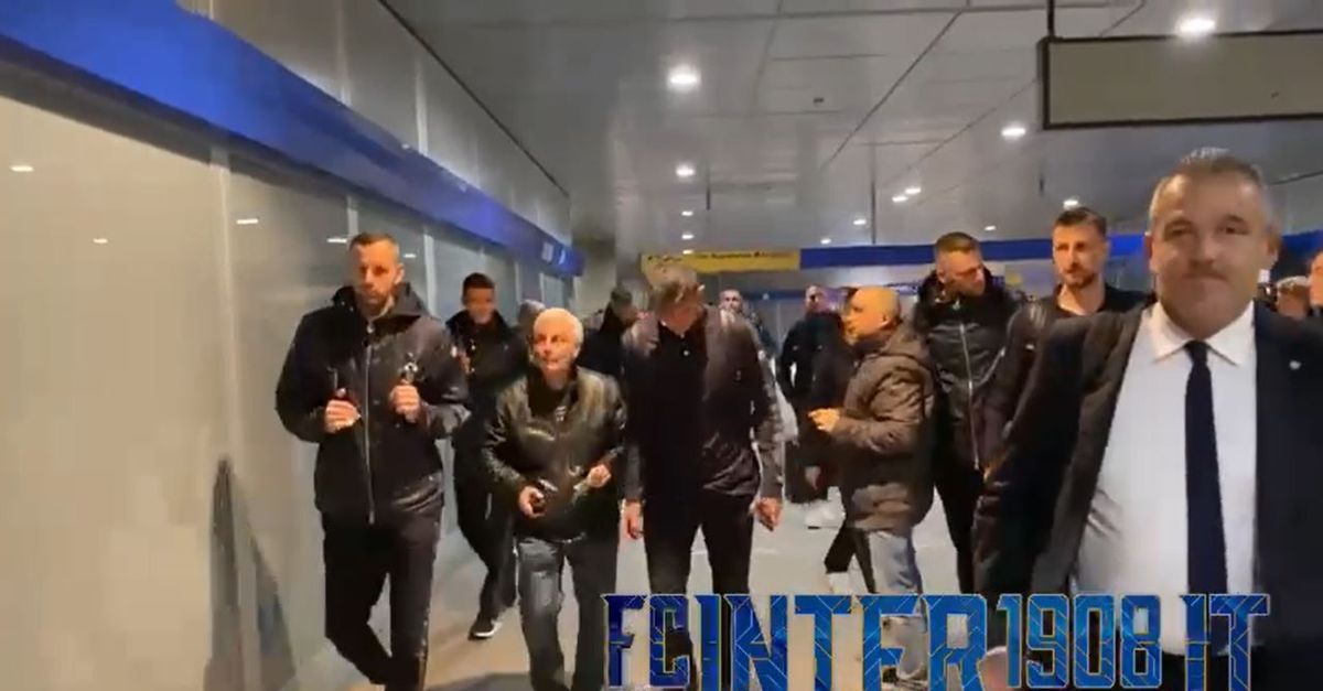 VIDEO FCIN1908/ Inter, Handanovic indisponibile ma parte con fasciatura ... VIDEO FCIN1908/ Inter, Handanovic indisponibile ma parte con fasciatura ...