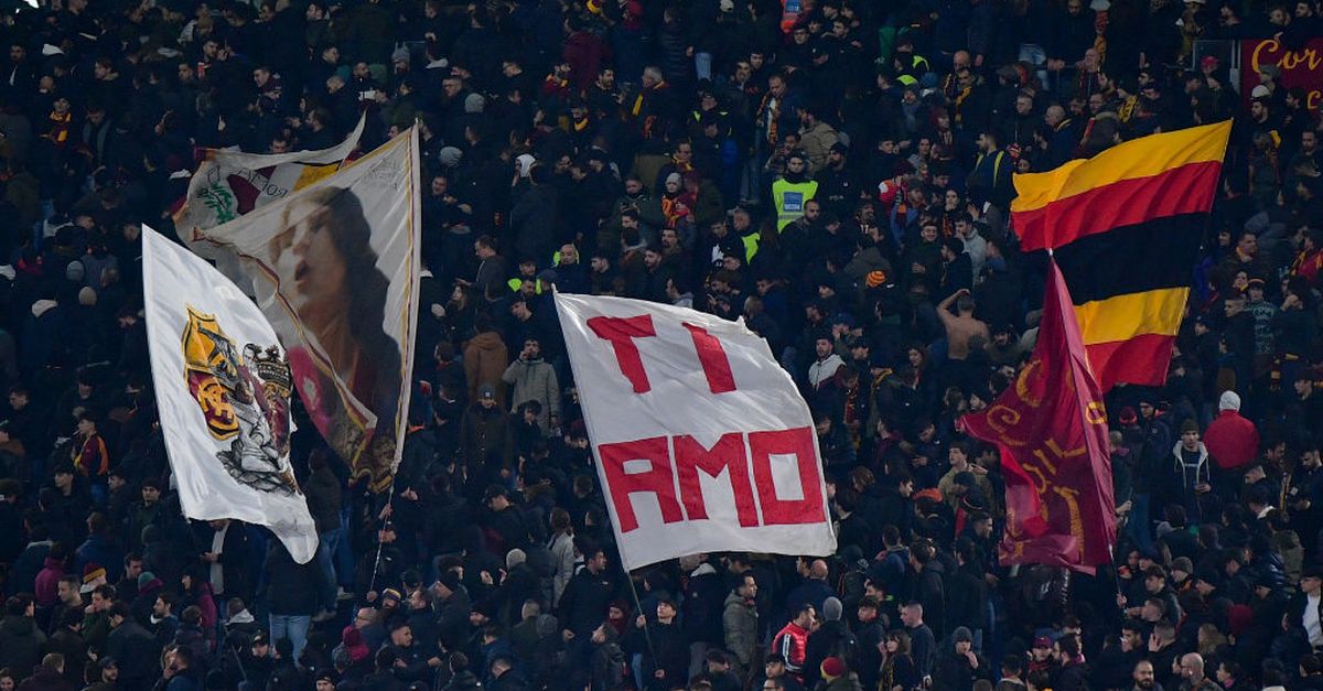 Fedayn senza striscione, tanti cori contro Napoli - Forzaroma.info ...