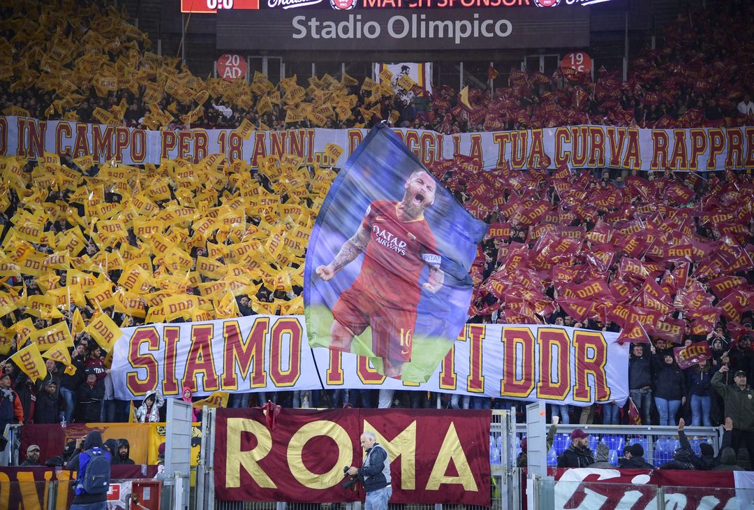 Roma-Parma, l’Olimpico celebra Daniele De Rossi con striscioni e ...