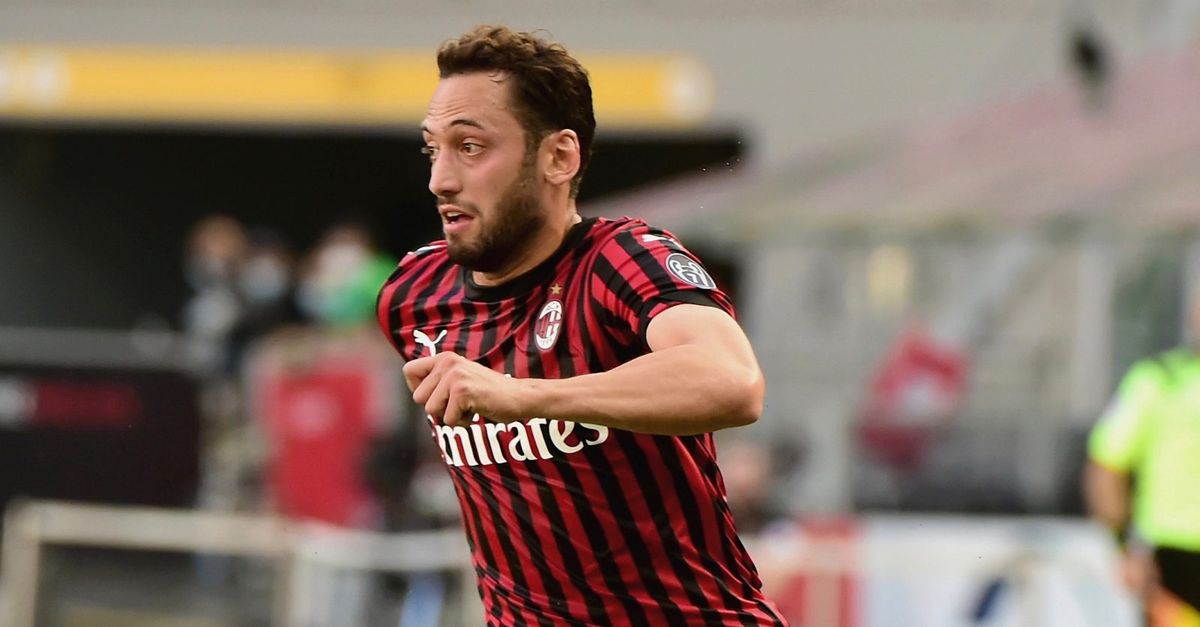 Calhanoglu lascia il Milan? Il turco risponde così su Instagram ...