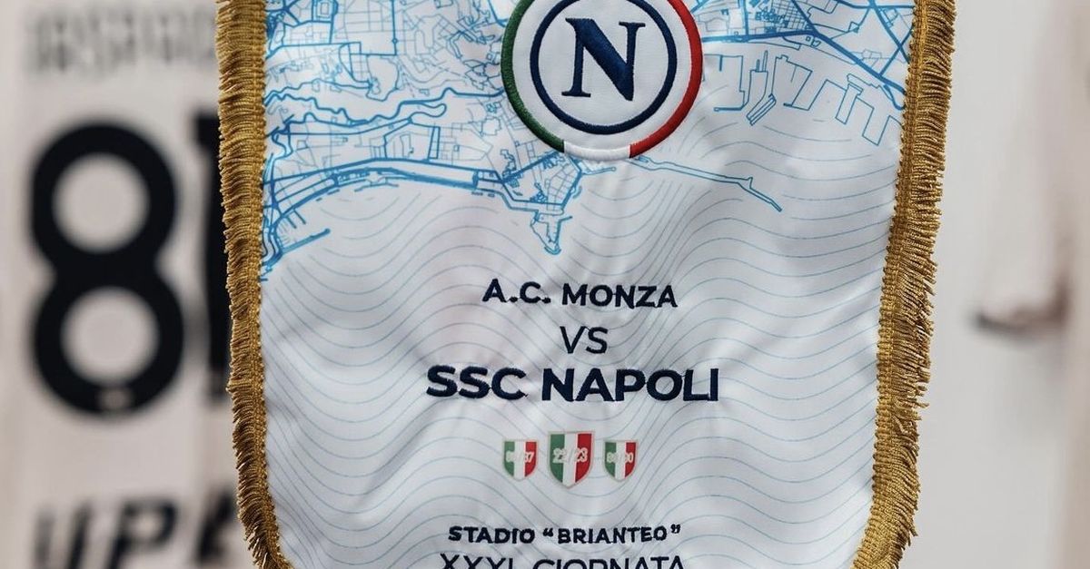 GALLERY Tutto pronto nello spogliatoio del Napoli: scelto il colore ...