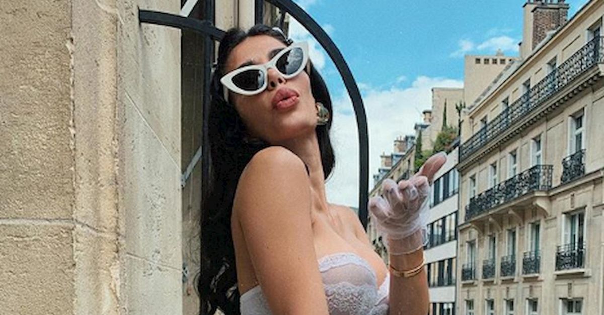 Jovana Djordjevic manda in tilt il web con la foto in intimo sul balcone: “Non tutti meritano ...