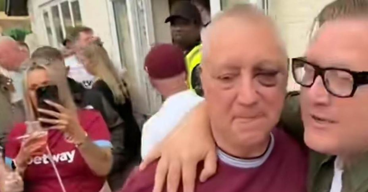 VIDEO Chris Knoll eroe del West Ham: difende da solo le famiglie dei ...