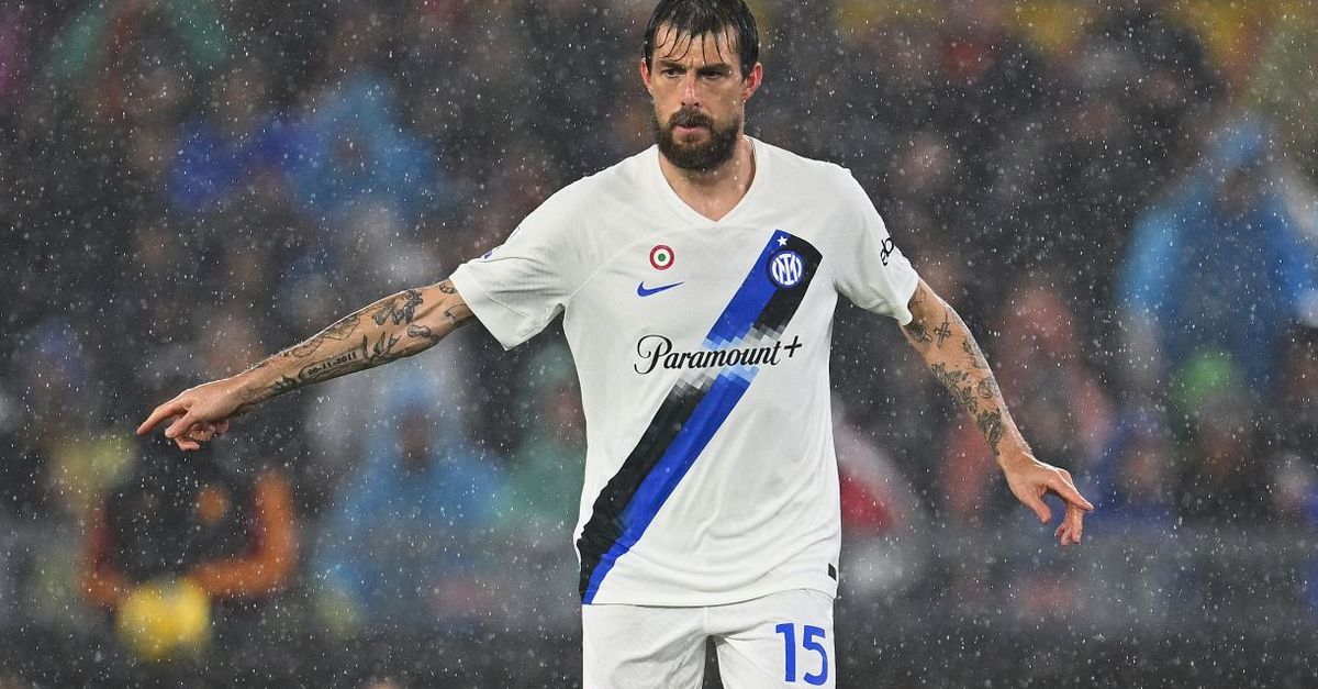 Dito medio Acerbi? Ecco cos'è davvero successo. Attacco vergognoso - FC ...