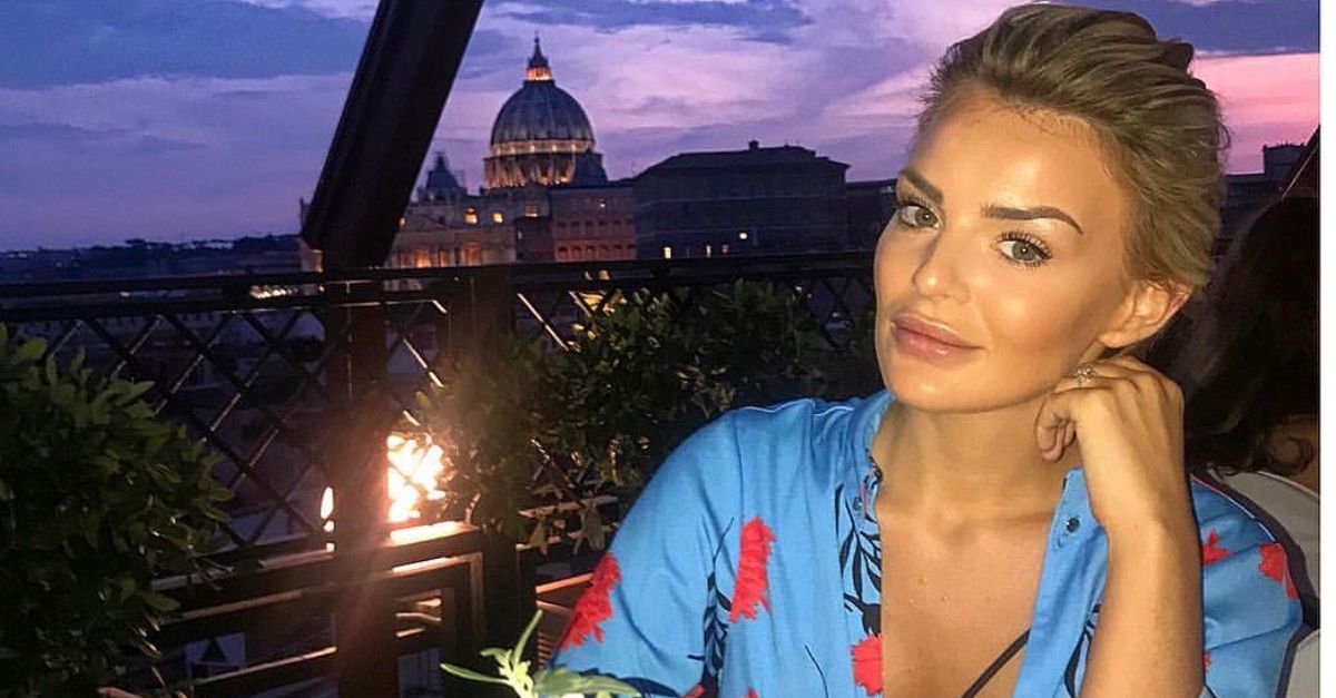 Lady Santon innamorata di Roma: cena romantica con scollatura ...