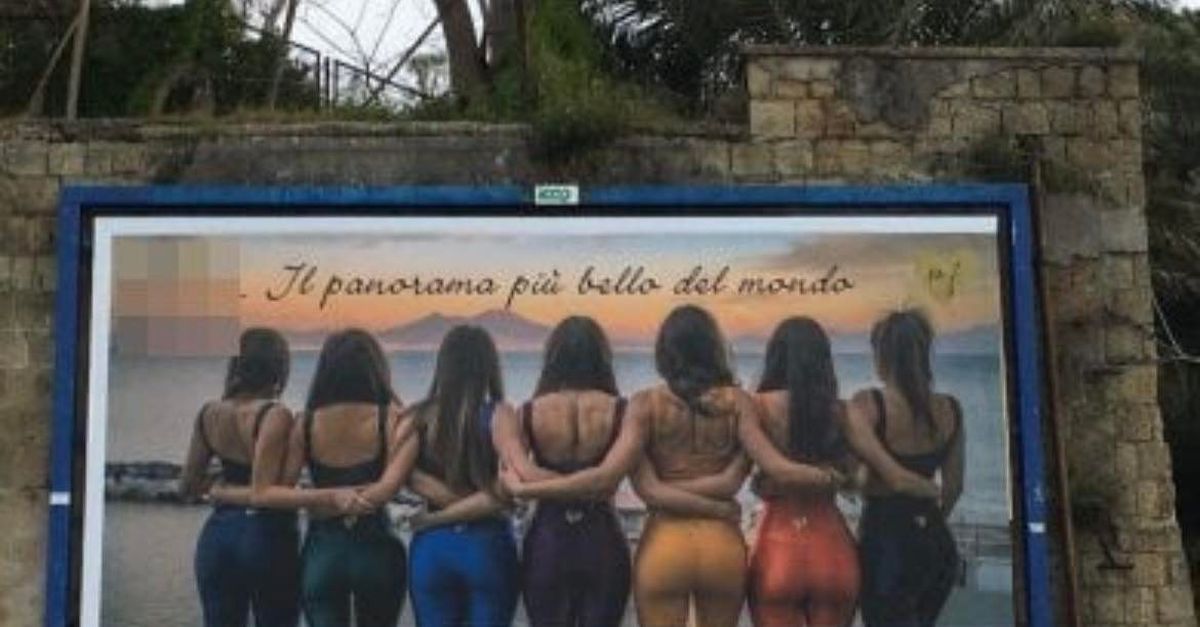 A Posillipo lo sconcertante manifesto sessista: “Il panorama più bello ... A Posillipo lo sconcertante manifesto sessista: “Il panorama più bello ...