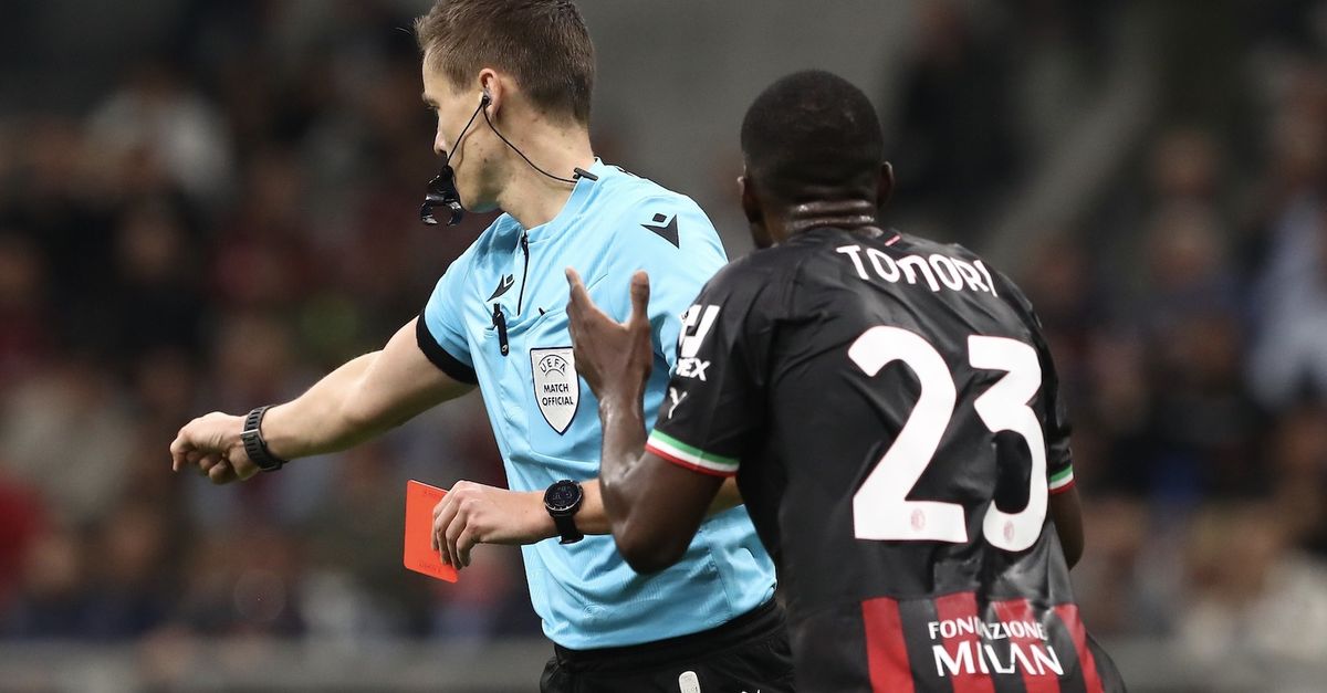 Milan, ricordi Siebert? L’Uruguay infuriato con l’arbitro - Pianeta Milan