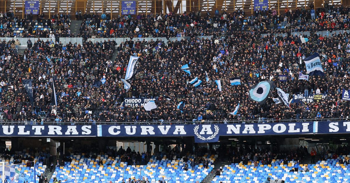 FOTO La Curva A prepara lo striscione: ci sarà la coreografia per Napoli-Milan? - Calcio Napoli 1926