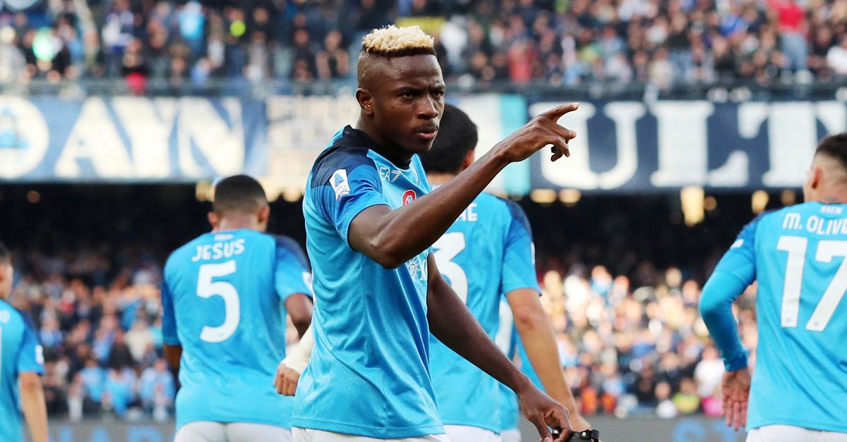 VIDEO | Napoli, la torta Osimhen arriva a Victor: ecco la sua reazione! - Mondo Udinese