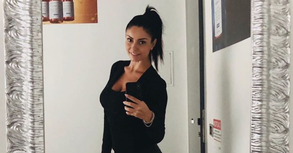 SOCIAL/ La Bertini è in gran forma: sorriso smagliante nel selfie allo ...