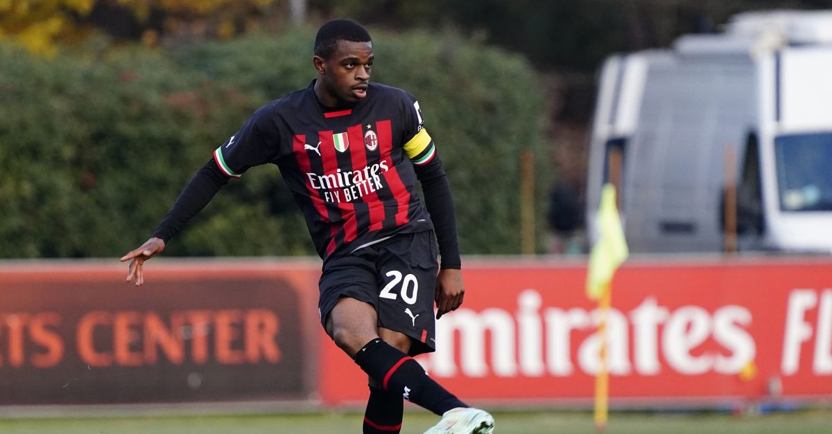 Milan, due anni fa Kalulu esordiva in rossonero: oggi è un leader ...