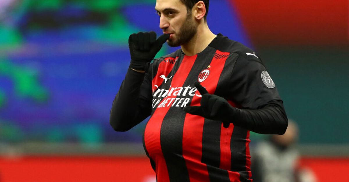 Così Calhanoglu saluta il Milan: ecco il suo messaggio pubblicato su ...