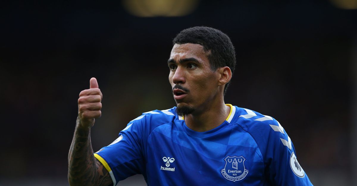 FOTO Allan ritorna a Napoli in dolce compagnia: che romanticismo per il ...