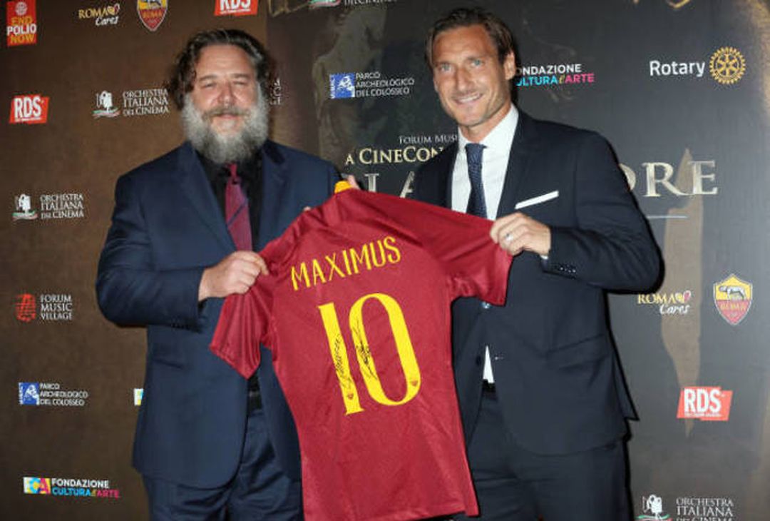 Francesco Totti e Russell Crowe al Colosseo – GALLERY - Forzaroma.info ...