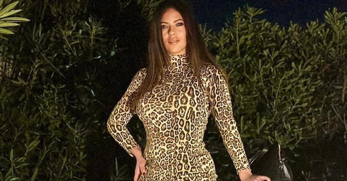 Fabiana Britto è uno spettacolo: il vestito leopardato esalta le curve ...