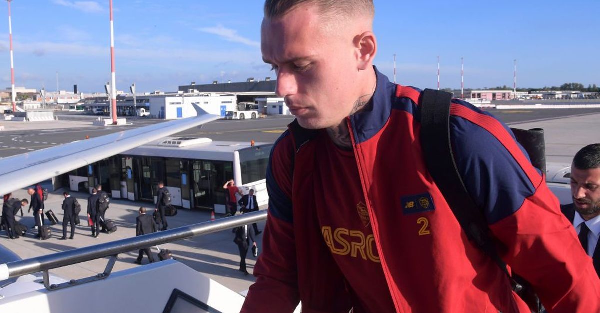 Roma, Karsdorp non si è presentato nemmeno oggi a Trigoria. Multa in ... Roma, Karsdorp non si è presentato nemmeno oggi a Trigoria. Multa in ...