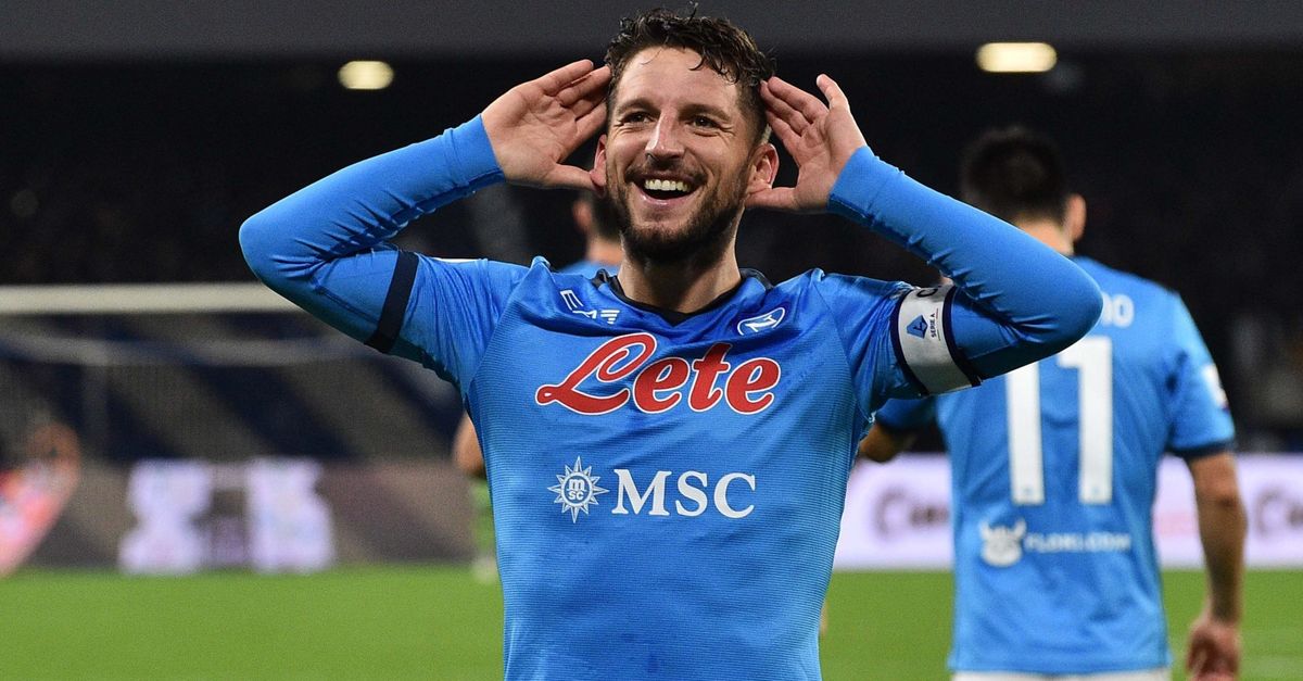 FOTO Dries e il piccolo Ciro: Mertens in versione papà al mare - Calcio ...