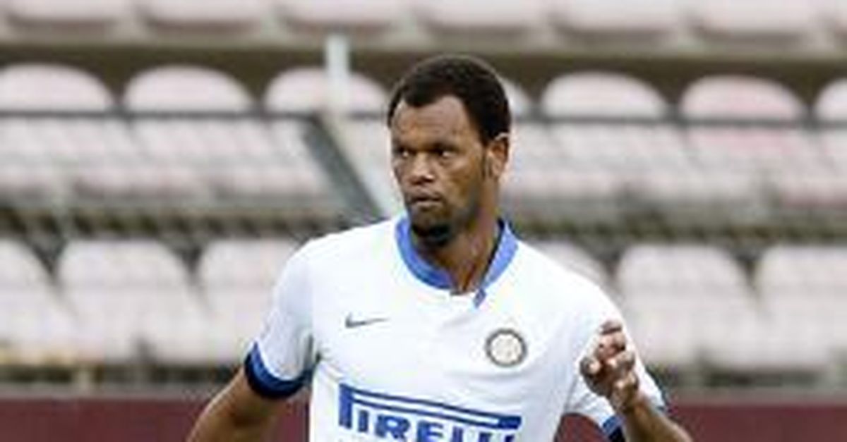 Stessa difesa della partita con la Roma: durante il riscaldamento ...