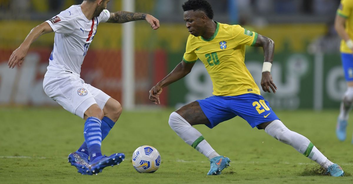 Vinicius danza sulla fascia e fa un assist straordinario: ma il Brasile ... Vinicius danza sulla fascia e fa un assist straordinario: ma il Brasile ...