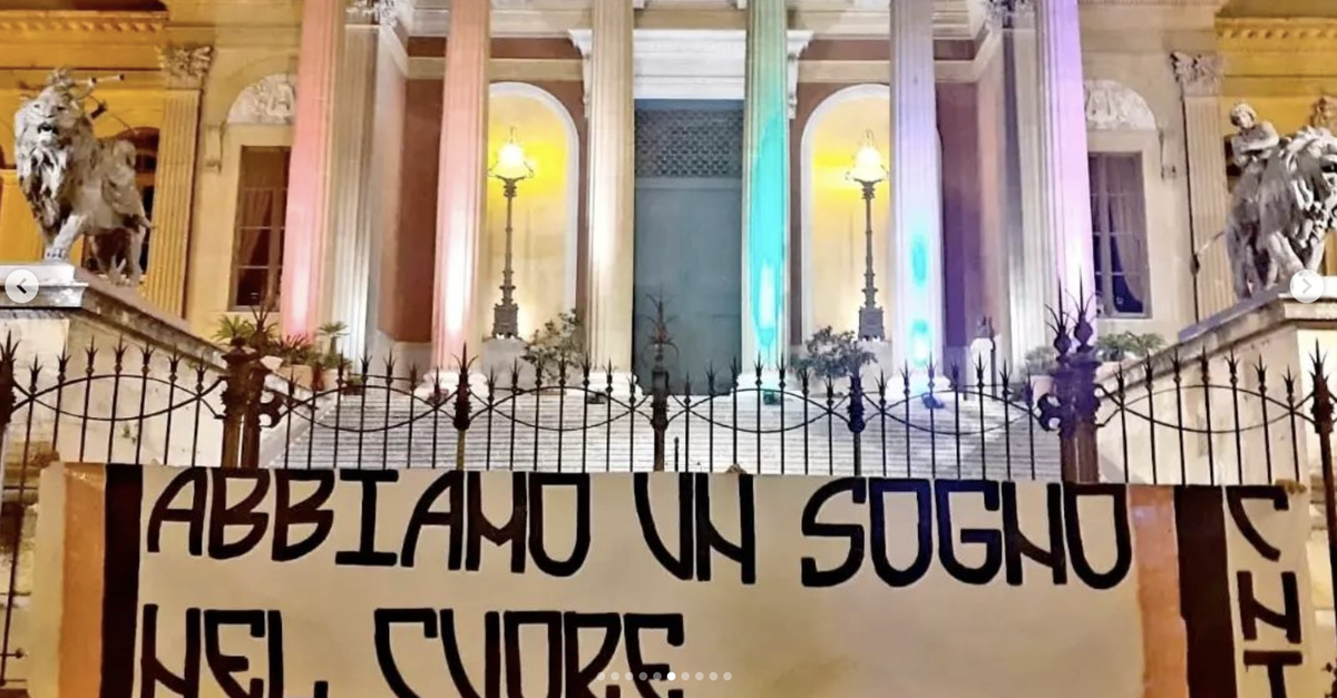 Palermo, striscioni nei luoghi simbolo della città: “Abbiamo un sogno ...