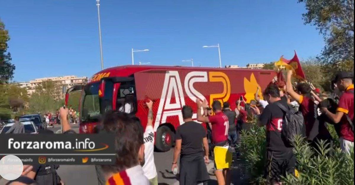 VIDEO – Il pullman della Roma arriva all’Olimpico per la gara con l ...