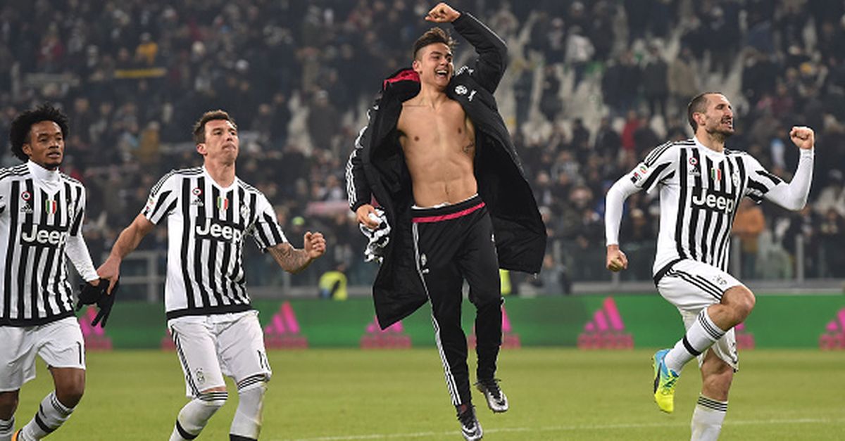 Foto, Dybala a Buffon: “Auguri, capitano!” - Mediagol