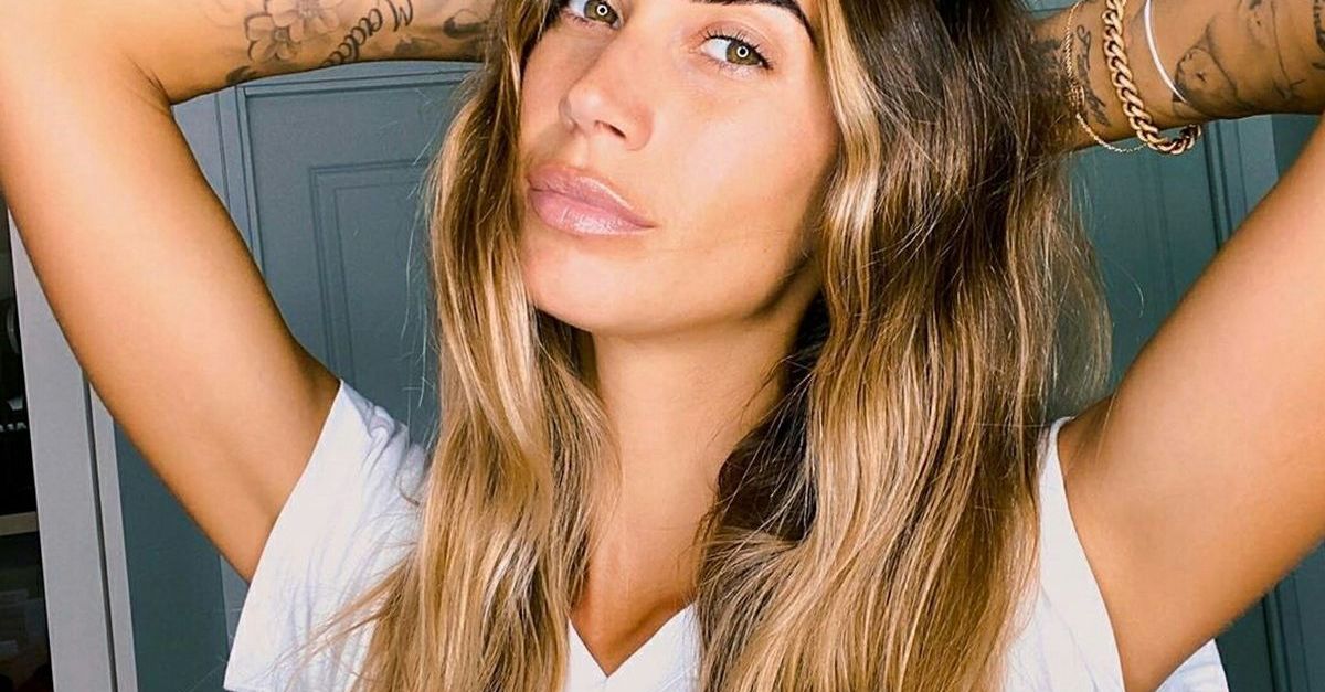 Il sexy buongiorno di Melissa lascia tutti di stucco. Intimo sensuale ...