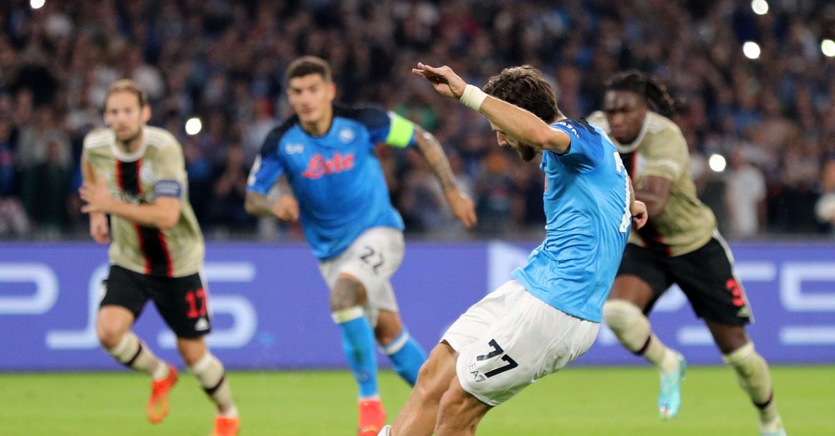 FOTO Champions League, la classifica: il Napoli vince e vola agli ...